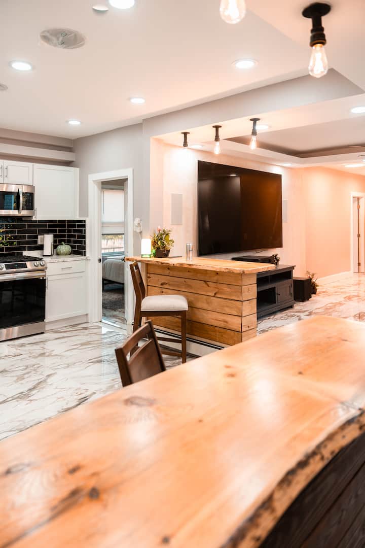 Executive Luxury Retreat | Comfort Plus Stay Elite - Cranston, RI
