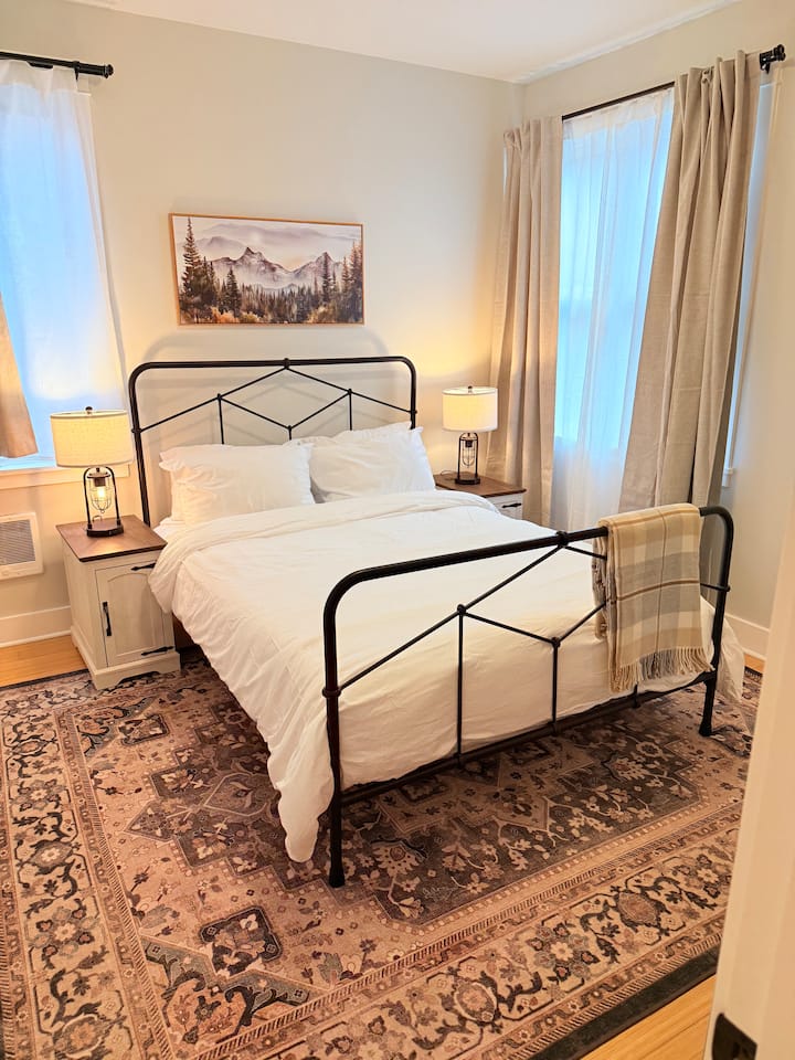 Slabtown Duplex With Heated Bath Floors! - Portland, OR