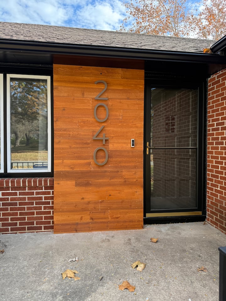 Game Day Casa 3br/2ba, Patio, Firepit, Fenced Yard - Topeka, KS