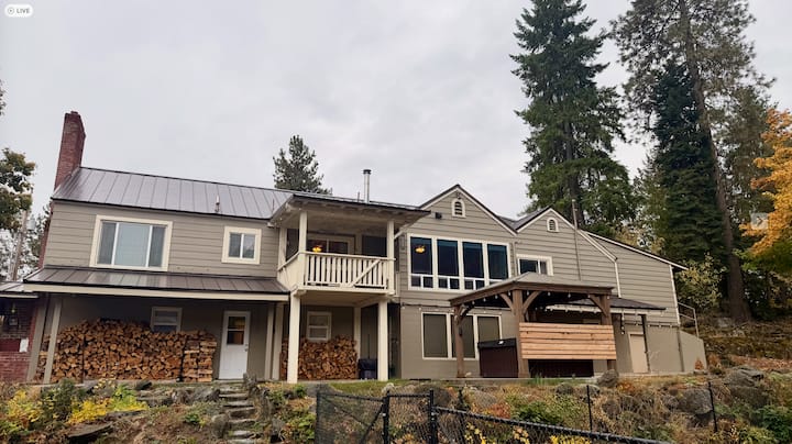 Huge Leavenworth Home - 3 Minute Walk To Downtown! - Leavenworth, WA