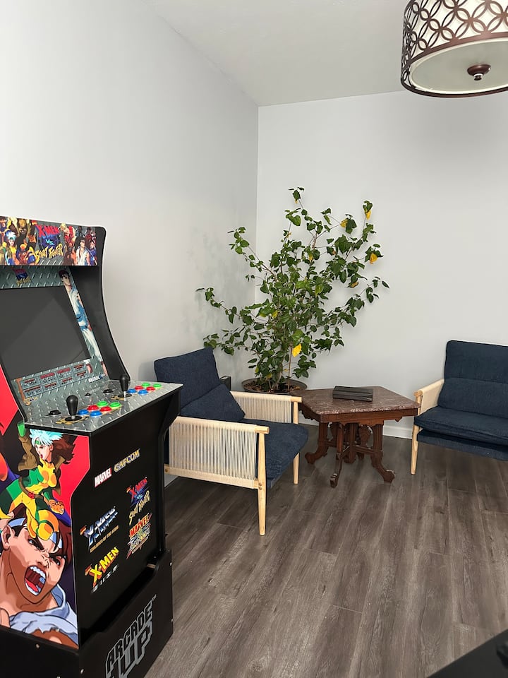 Lake Access, Game Room, King Bed, Grill, Firepit - Ligonier, IN