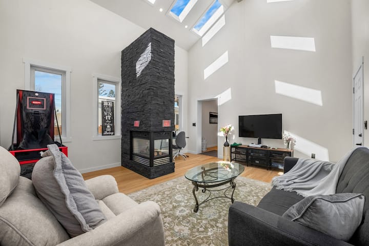 Stylish 3bed|sleep6| Fireplace|game Rm|12min-dtown - カルガリー