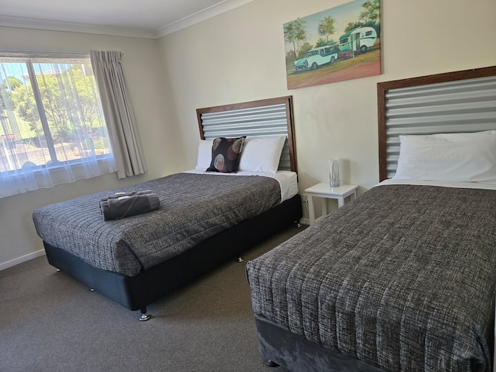 Room 2 Sundown Motel - Killarney