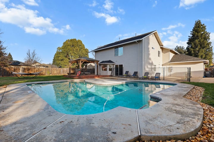 Spacious Redding Home For Families & Groups - Redding, CA