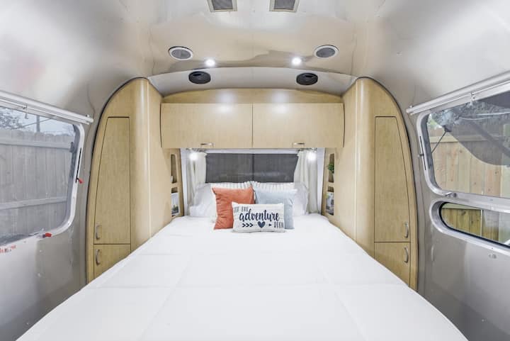 Luxurious Airstream 10 Mins To Downtown - Hot Tub - San Antonio