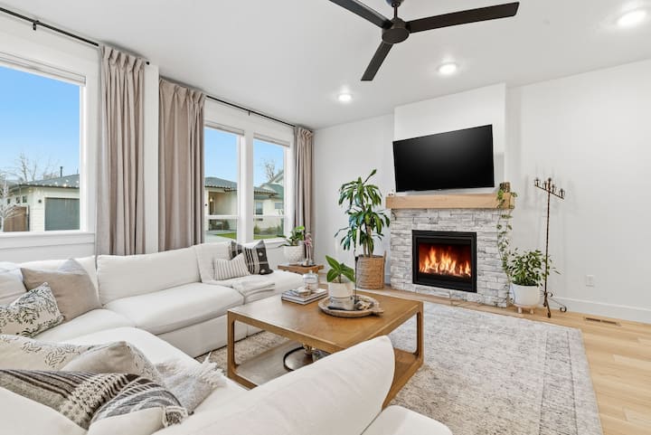 Boise Hideaway | Loft, Fireplace & Office - Boise, ID