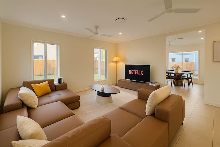 Logan Central | Spacious & Luxury Family Estate - Logan City