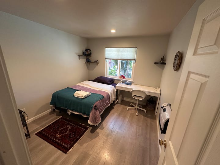 One Charming Room - Davis, CA