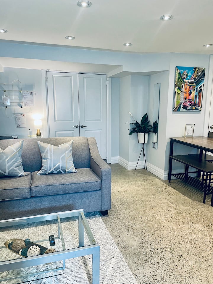 Private Bright "Beach Hill" Lower Guest Suite - Toronto