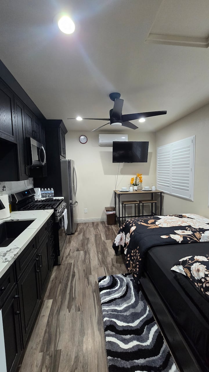 Cozy Tiny Home For 2 People (Studio Type) Near La - Whittier, CA