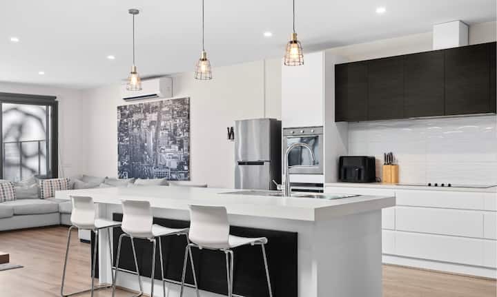 Coastal Apartment In San Remo. Just Off Main St. - San Remo