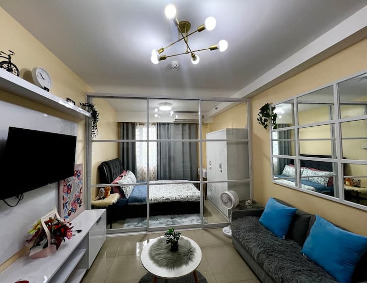 1br Pool View Retreat At Oasis At Shore Residence. - Pasay