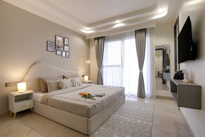 Stylish Luxury 1bhk W/ Balcony | Prime Dlf Phase 3 - Delhi