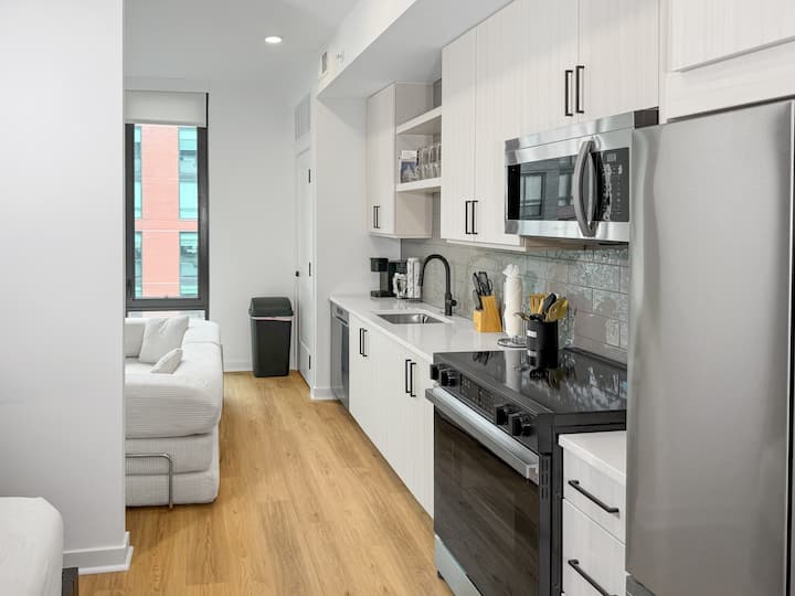 Modern Studio W/ Amenities|city Views|capitol Hill - Huntington, VA