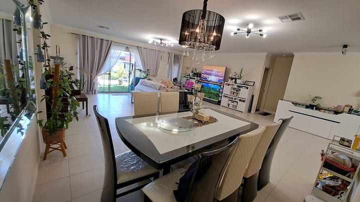 Private Room In Family Home, Great Location - Armadale