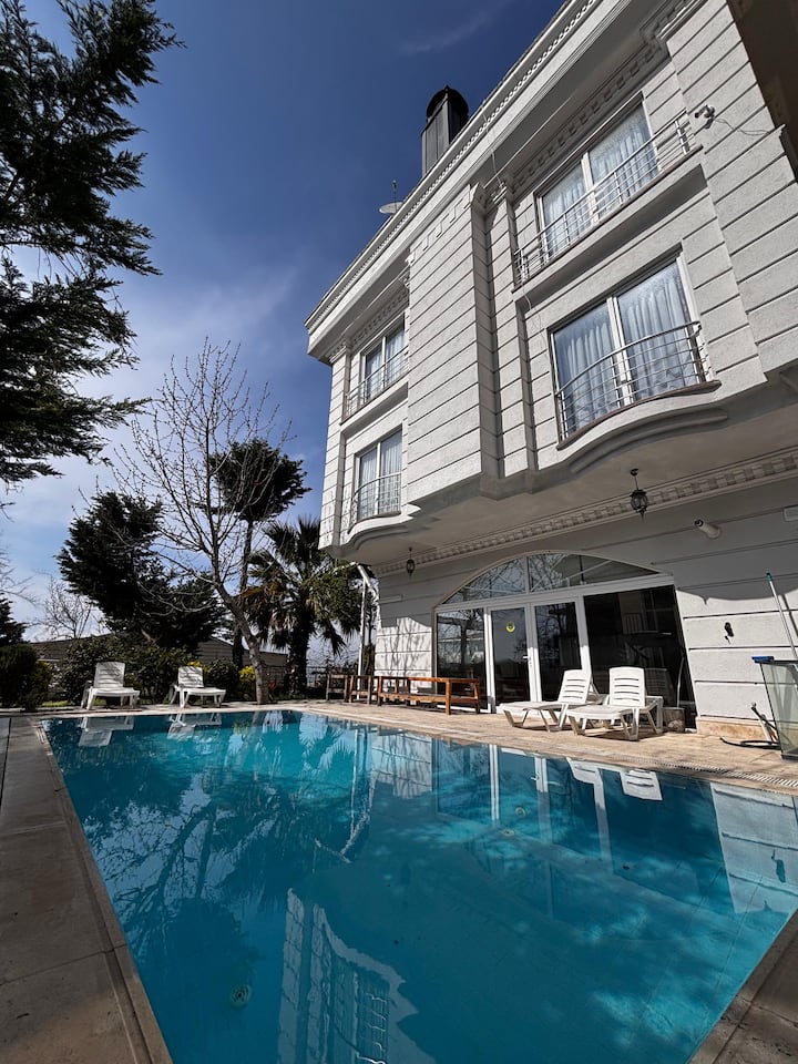 Yüzme Havuzlu, Deniz Manzaralı - İstanbul