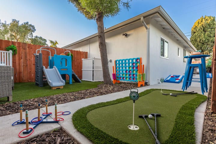 Surfin’pickleball Central Family Stay, Yard, Games - San Diego, CA