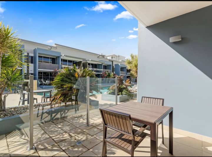 Swim-out Poolside Escape•ramada Marina Waterfront - Hervey Bay