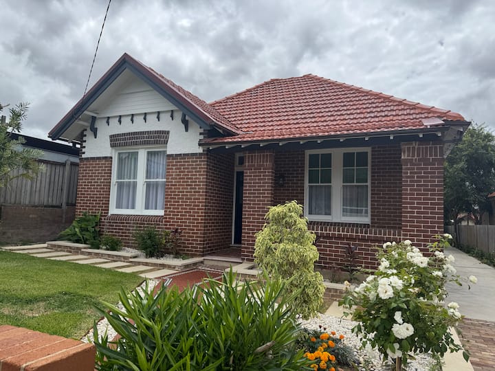 Haberfield – Newly Renovated 4br Home - Sleeps 8 - Sidney