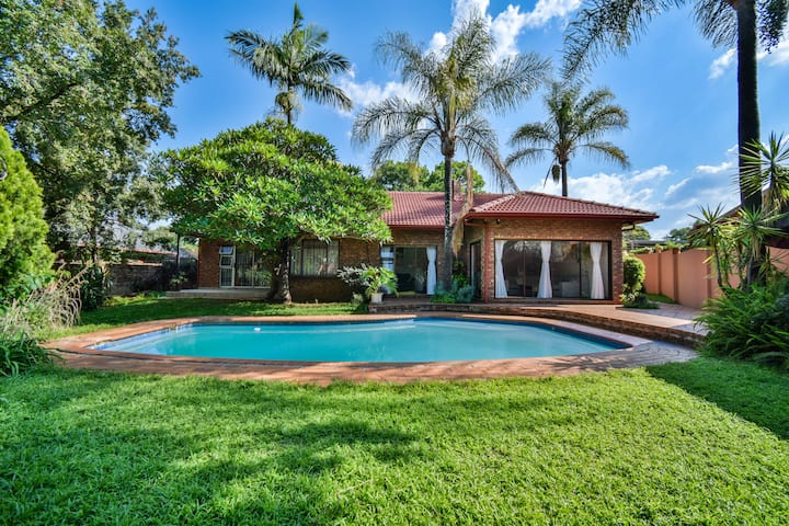 Deacon House - (6 Guests, 3br) - Pretoria