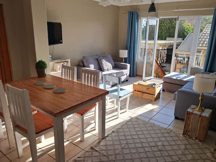 Vibe Cottage (Vibe Beach House Apartment 1) - Herolds Bay