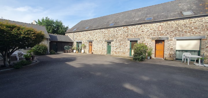 Plein Pieds, Rénové, 3p, Terrasse, 2parkings - Châteaubourg