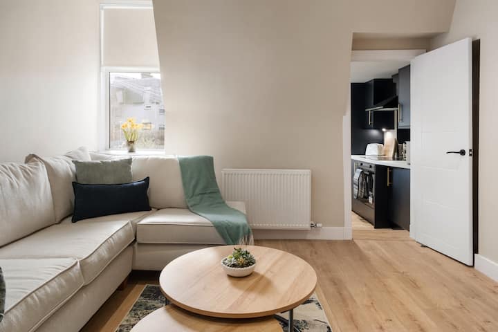 Church Street 1 - Modern 3 Bed Apartment - Aberdeen
