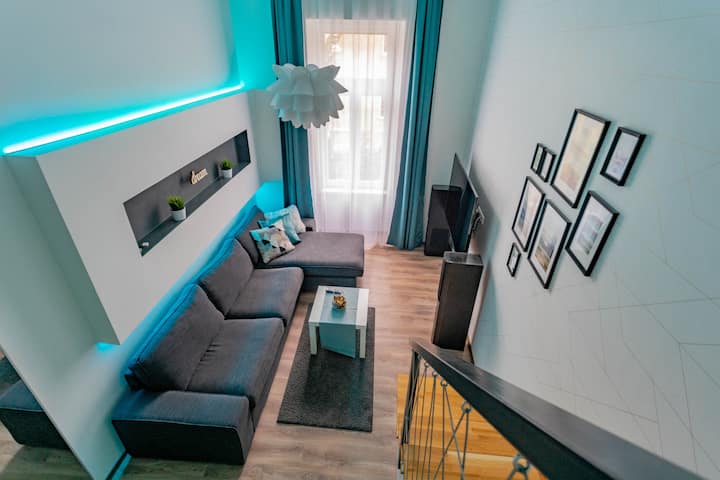 Perfect Chic Downtown Loft * * * * (Apt. F) - Budapest