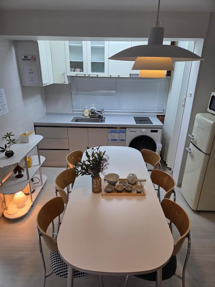 신규/가족.친구여행/3룸.4베드/2층/명동.동대문 10분/관광지접근 최고/호텔침구/합법 - Seúl