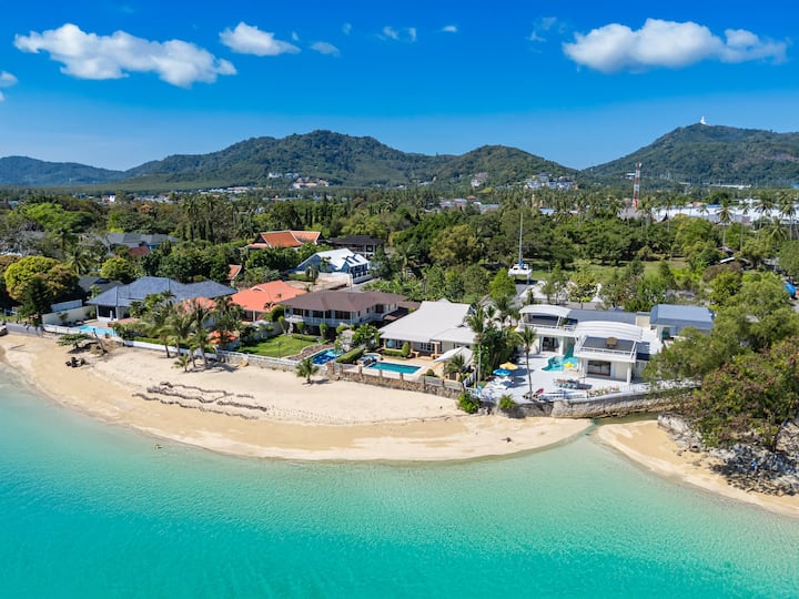 普吉岛Rawai私人海滩顶级4个卧室度假别墅/2米进入大海/女佣/厨师/早餐/网红泳池/ - Phuket