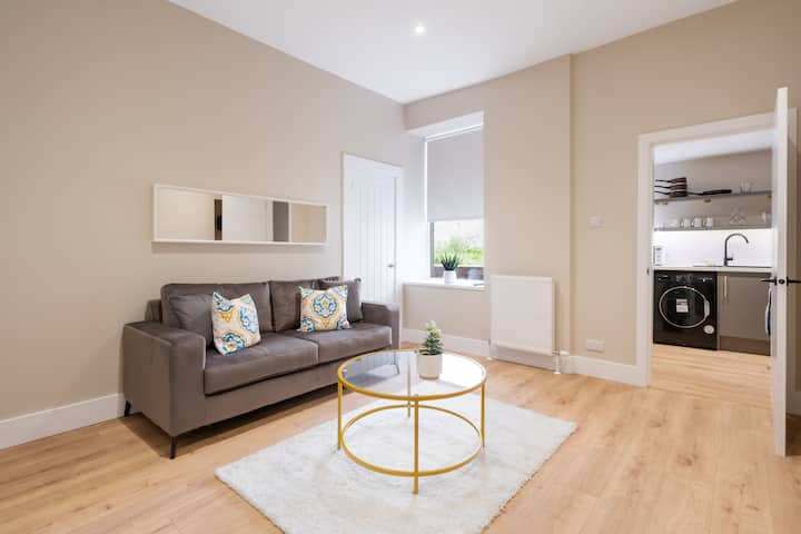 Church Street 2 - Modern 3 Bed Apartment - Aberdeen