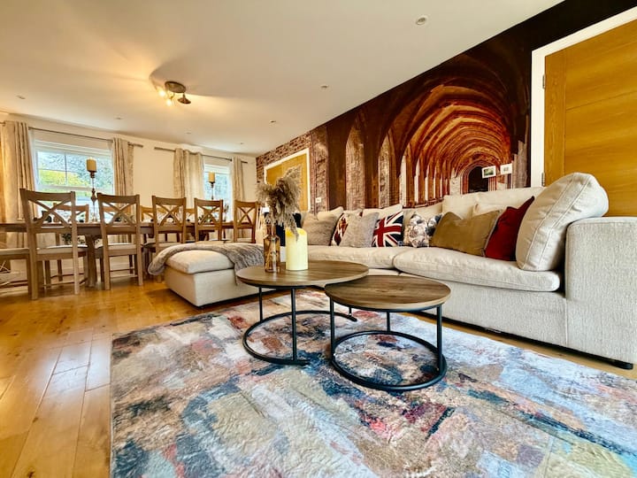 Welcome To The House Of Brilliant Brains - Cambridge