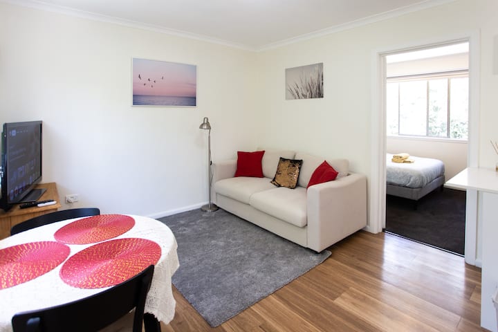 One-bedroom Yarralumla Apartment-queen & Sofa Beds - Canberra