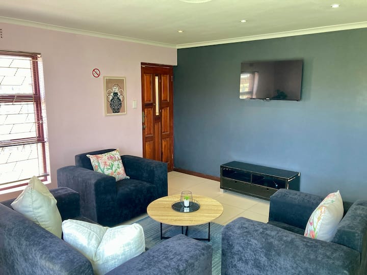 Gatherpoint Sleeps 8 Self-catering Group Belhar-ct - Western Cape