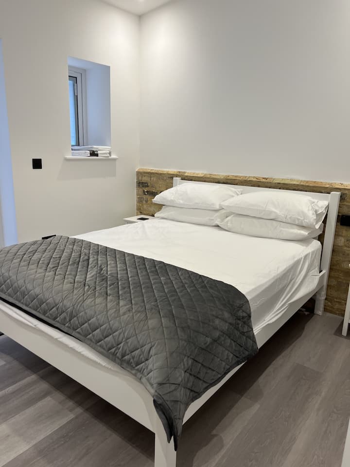 3 Bed Barn Conversion With Pre- Bookable Spa - Bedfordshire