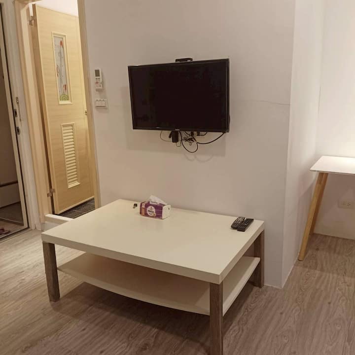 [一 C ] 2+1人 一樓獨立套房+廚房+洗衣機烘乾機/ 近汐止火車站 - New Taipei City