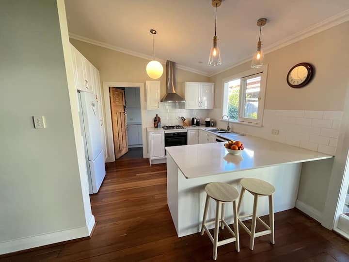 Family & Pet Friendly Home + Granny Flat - 阿斯科特區