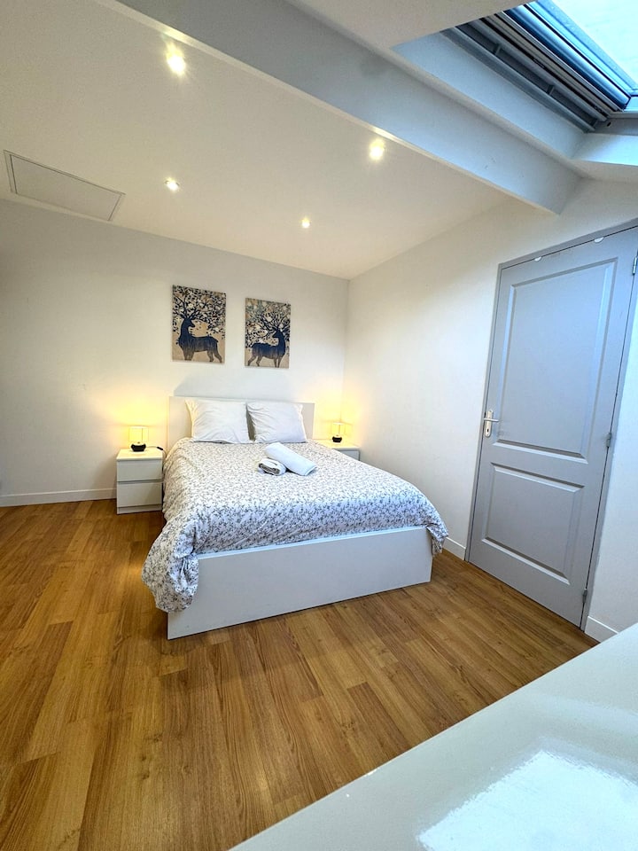 Le Rubis : Refait à Neuf, Centre, Cour & Parking - Lens, France