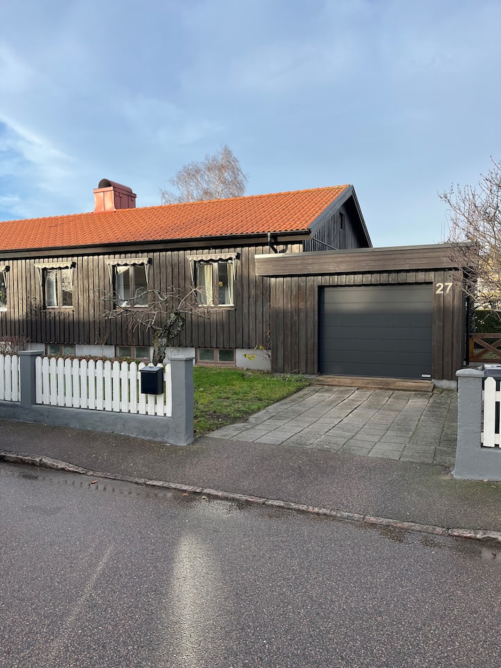 Hela Huset, (140kvm) Allt Ingår. Varmt Välkomna. - Halmstad