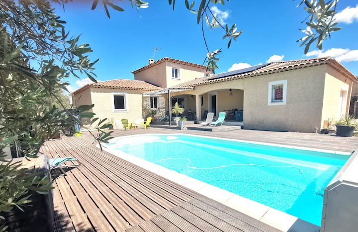 Villa Provençale Avec Piscine Et Jardin - Salon-de-Provence