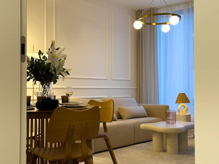 Elegant Prague Minimalism | Balcony & Free Parking - Praga