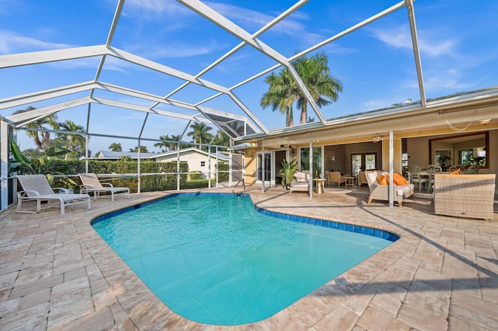 Peaceful Waterfront Home • Canal Views + Dock - North Fort Myers, FL