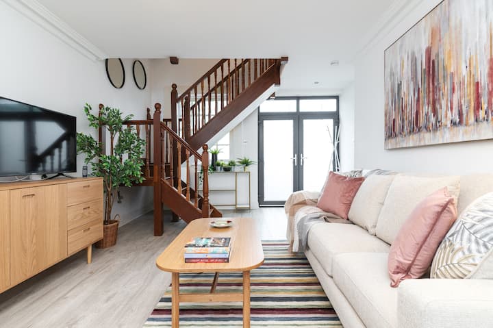 Stunning 2 Bed Mews With Parking In Dublin 4 - Dublin