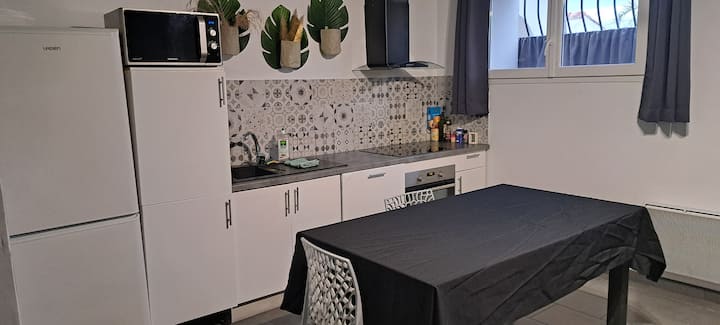 Joli Studio Spacieux 40m2 à 10 Minutes Des Plages - Marignane