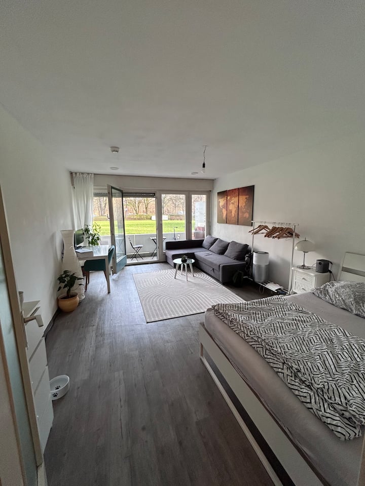 Cozy Apartment With Balcony - Munich