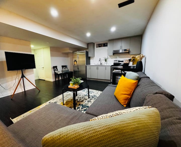 2 Bedroom Luxury Basement Apartment In Oakville! - Burlington