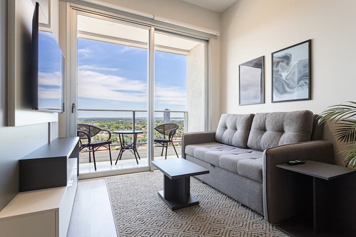 Quiet 15th-floor Apartment With City Views - Paraguay