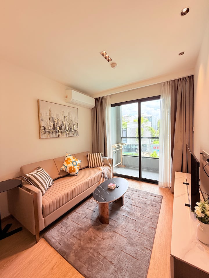 清迈南一环 · 花园泳池景观两室一厅精品公寓

Garden Pool Two-bedroom - Chiang Mai