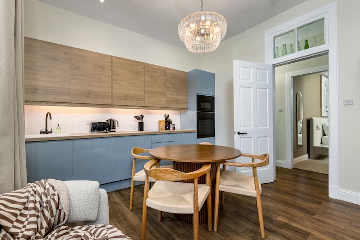 Modern 2-bed: Castle View | Gateway To Trossachs - カランダー