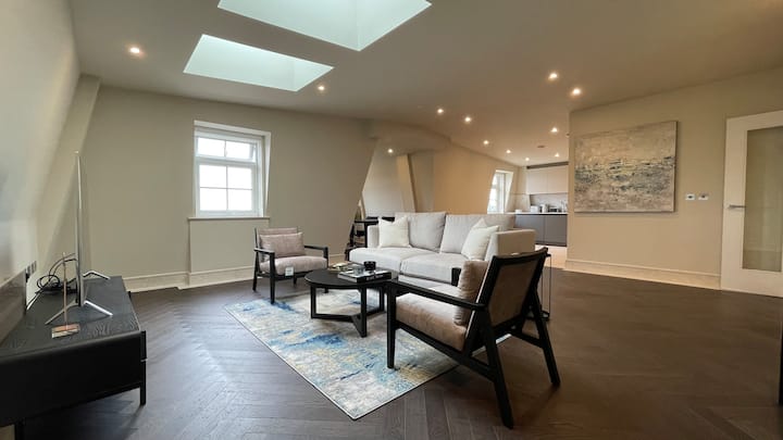 Warm & Welcoming 2br Flat With Great Amenities - Ilford